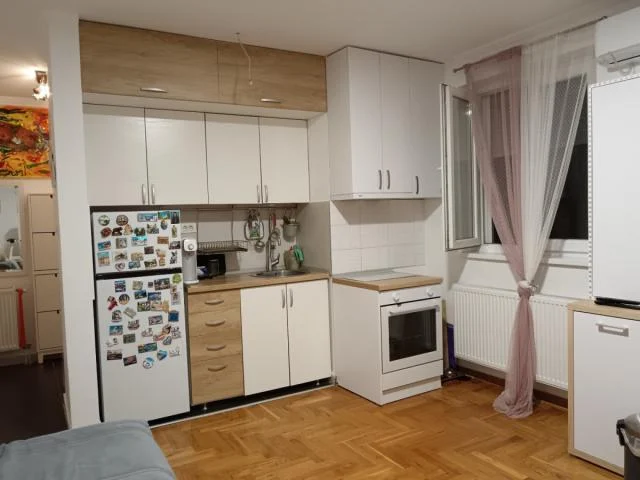 Zvezdara, Veliki Mokri Lug, uknjižena, nameštena garsonjera