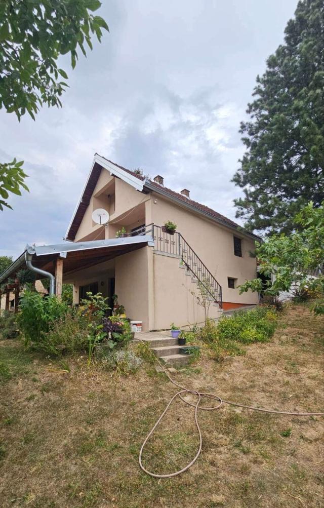 Na prodaju vikend kuca na Banstolu