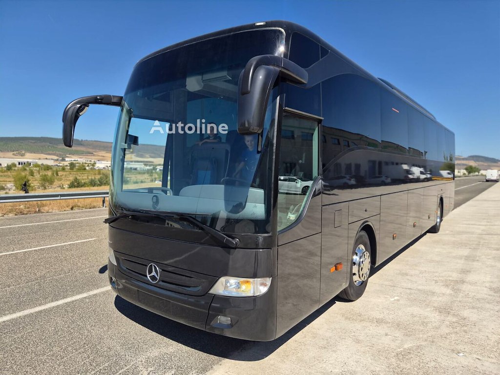 Turistički autobus