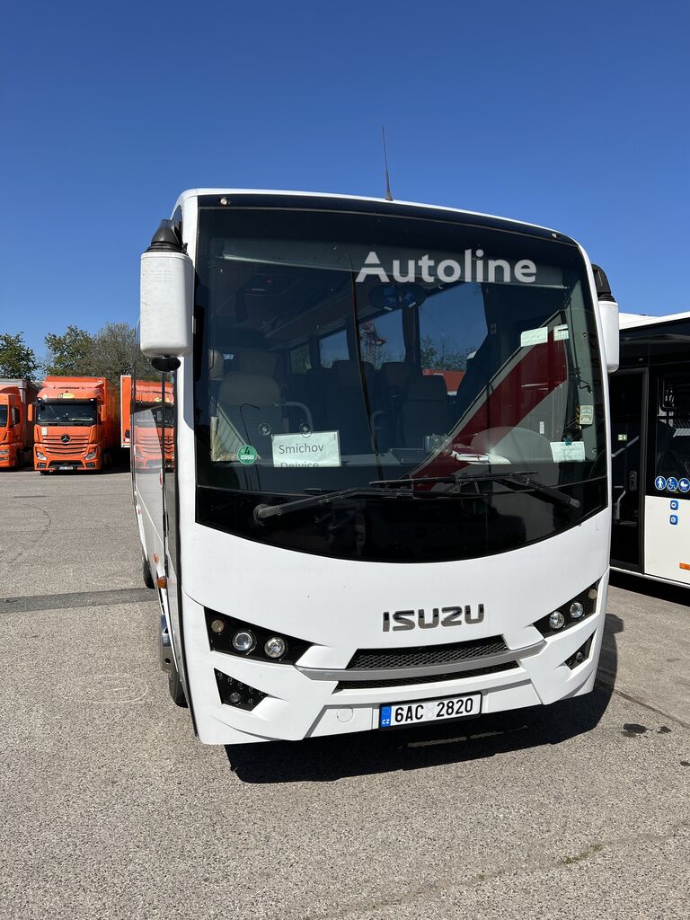 Isuzu Novo Lux turistički autobus