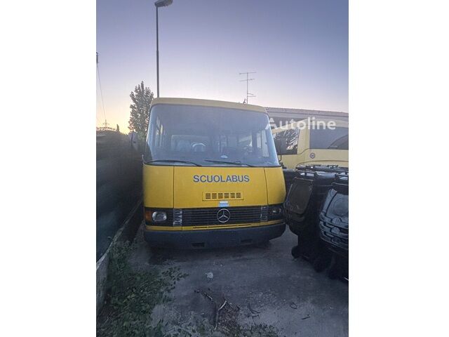 Mercedes-Benz 711 D školski autobus