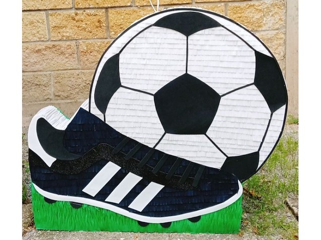 kopačka i fudbal, PINJATA