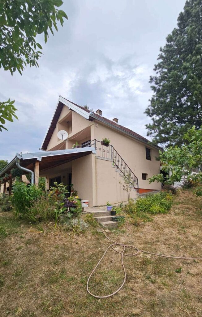 Na prodaju vikend kuca na Banstolu