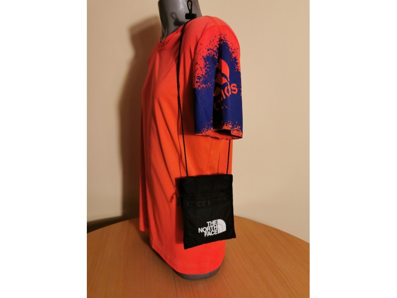 14. THE NORTH FACE KVALITETNA VRHUNSKA TORBA