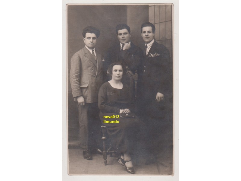Stara FOTOGRAFIJA - porodicna uspomena sa veridbe