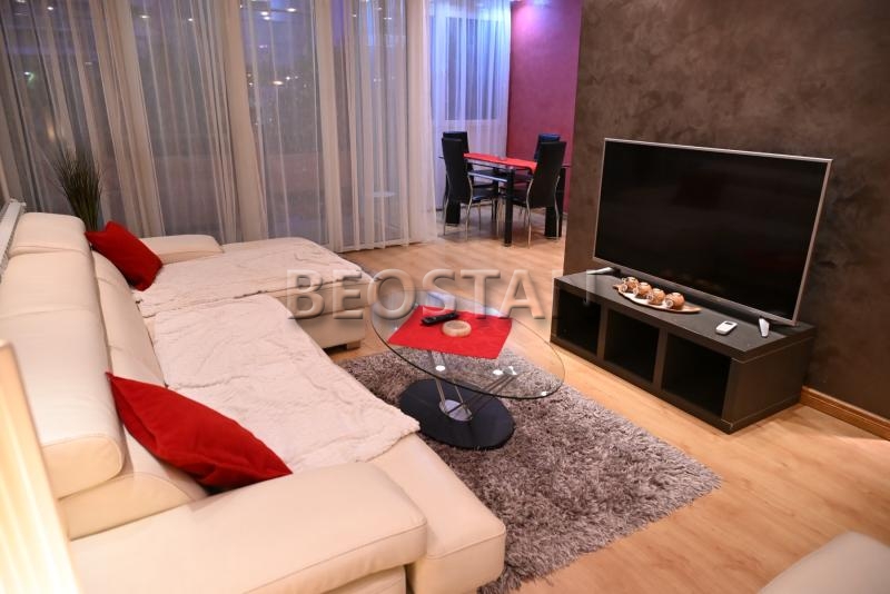 Novi Beograd - Blok 22 #69247
1.000 €