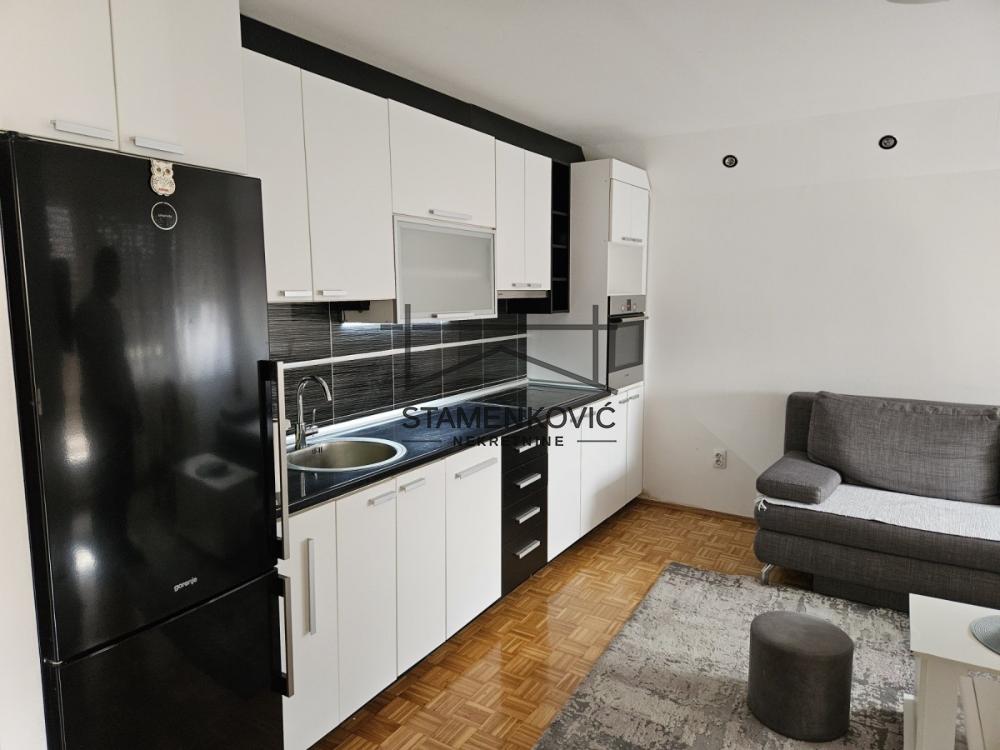 Jednoiposoban stan na Novom Naselju ID#7265
450 €