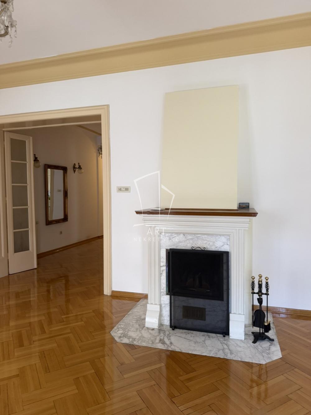 Prote Mateje-ugao Krunske-Reprezentativan renoviran salonski 5.0 stan ID#16617
2.500 €