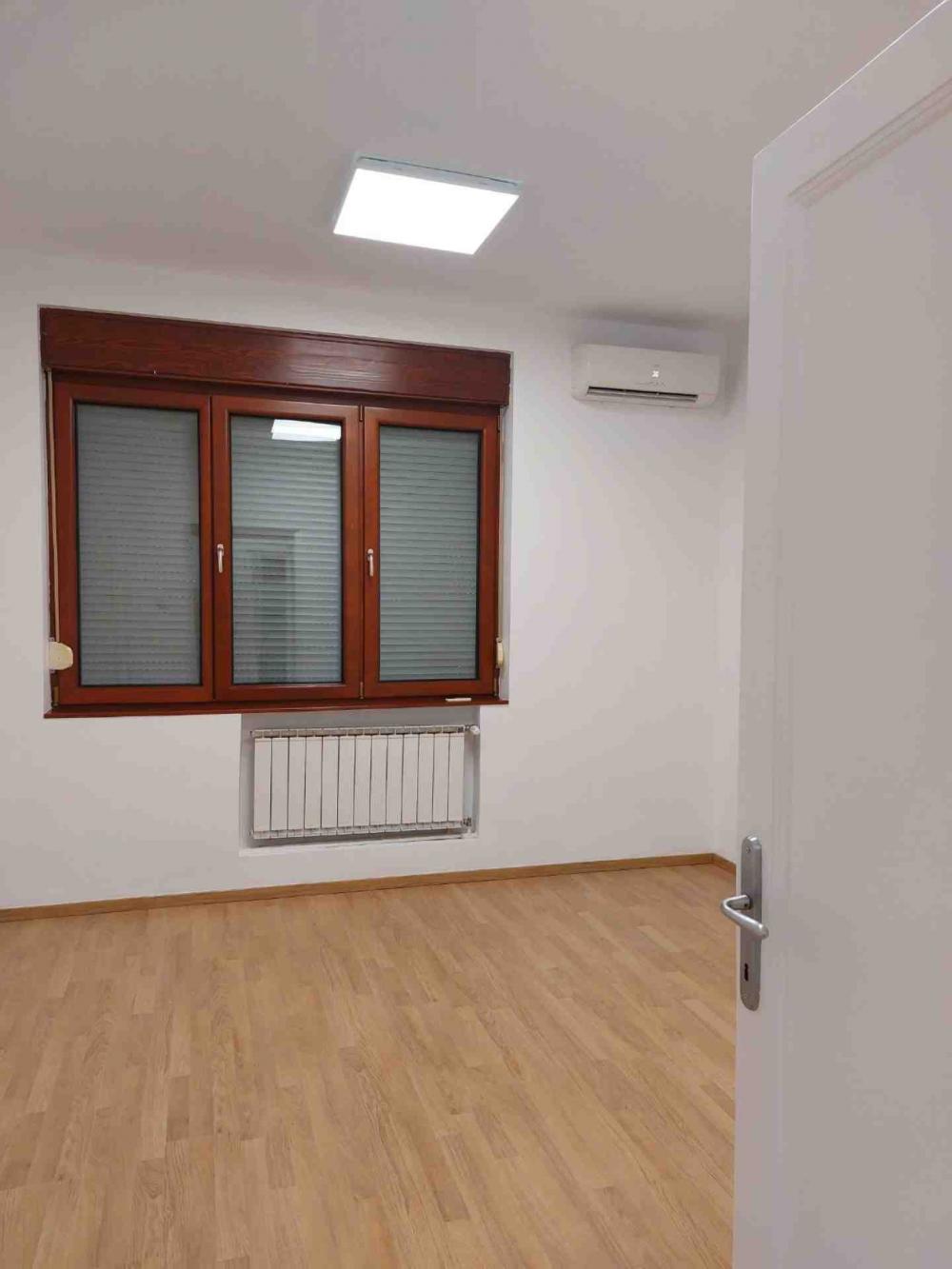 Jug Bogdanova,za poslovni prostor,renoviran ID#7167
750 €