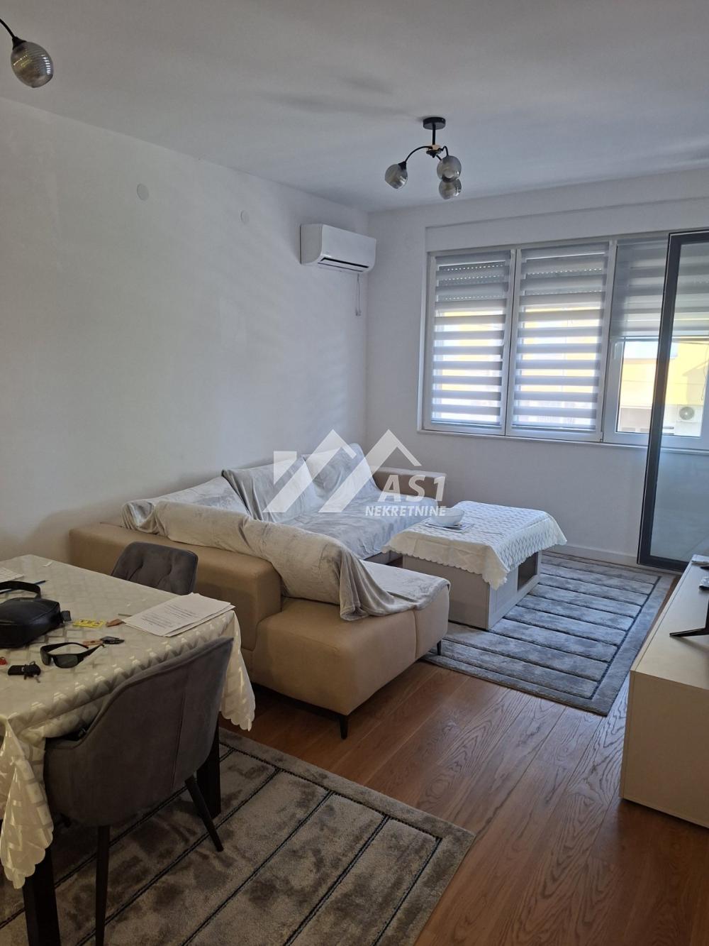 IZDAJE SE TROSOBAN STAN NA GRBAVICI ID#8198
850 €