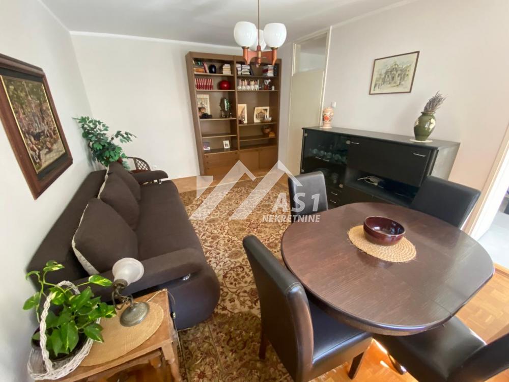 IZDAJESE DVOSOBAN STAN NA LIMANU III ID#8205
600 €