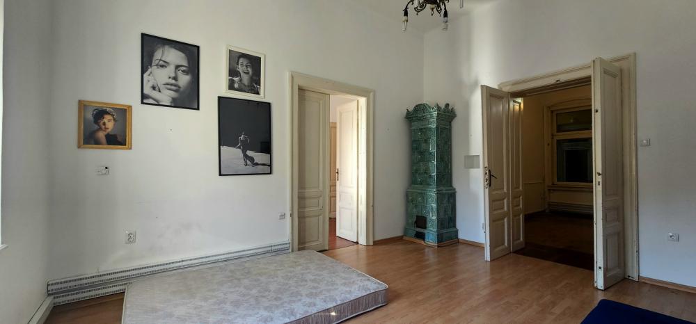 Autentičan salonac u srcu Beograda, Kraljevića Marka, za stanovanje ili PP ID#2984
1.000 €