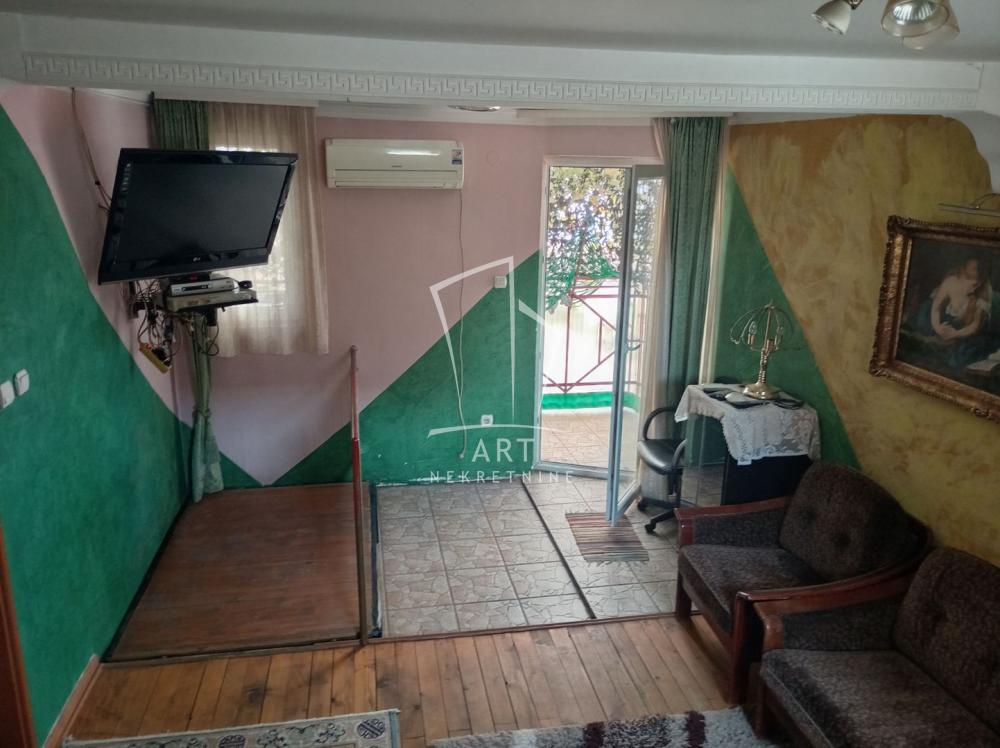 Funkcionalan prostor u zasebnoj kući ID#16499
1.800 €