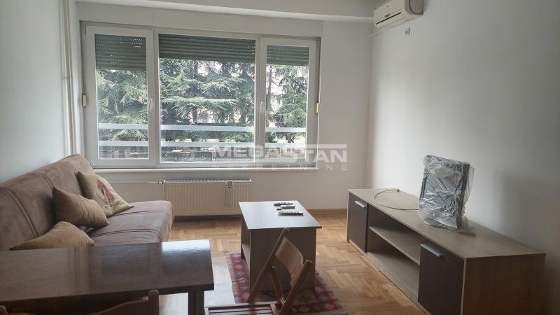Denkova bašta, odmah useljiv, sa garažnim mestom
600 €