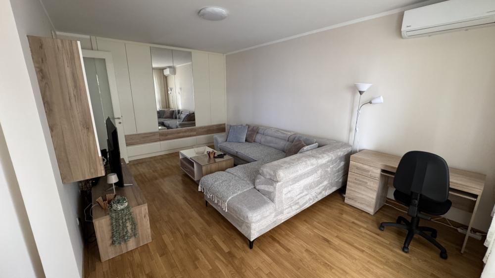 Belville,Maslačak,2.0,lux,sa garažom ID#19093
1.200 €