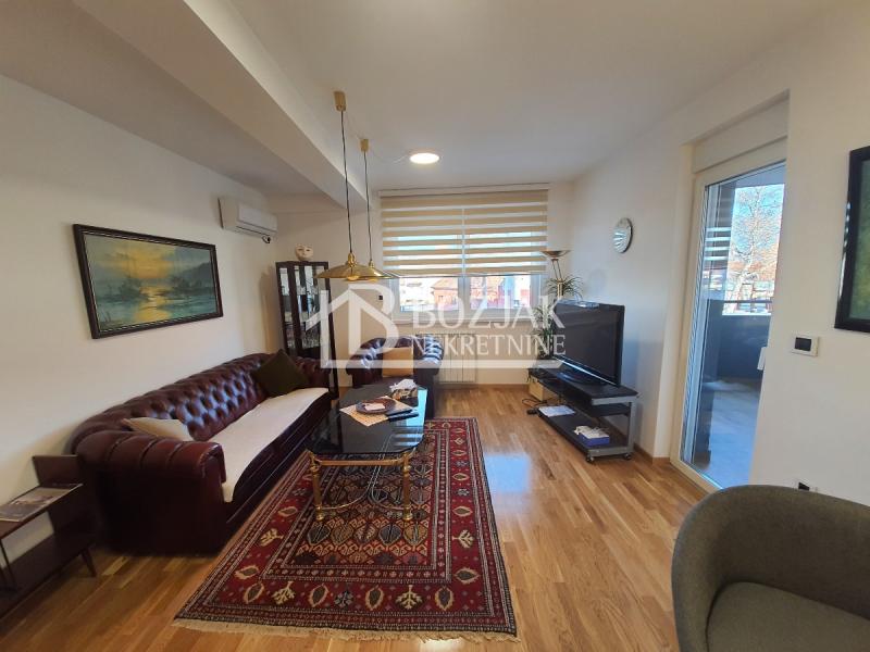 Jednoiposoban, namešten stan, centar ID#2786
350 €