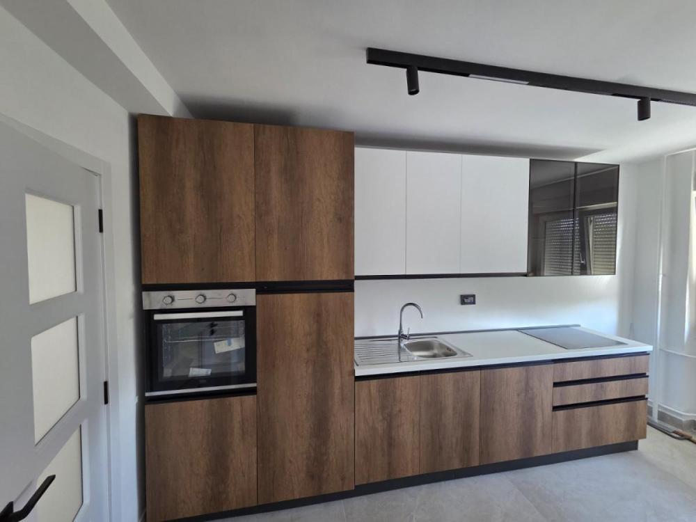 Trosoban stan na prodaju, 64m2, 192.000€