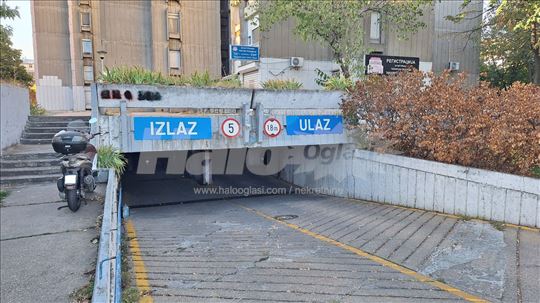 Prodajem uknjiženo GARAŽNO MESTO 12m² - Blok 22