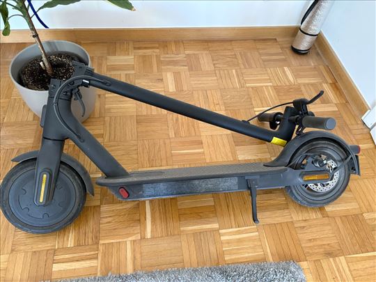 Xiaomi Mi Electric Scooter Essential 250 W - 2021