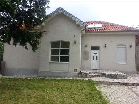 Savski venac, ograđeno dvorište, može pp, ID 26110