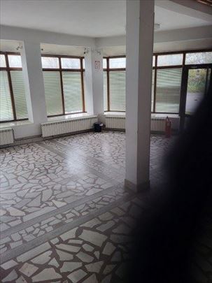 Batajnički drum, 76m2, u poslovnom objektu
