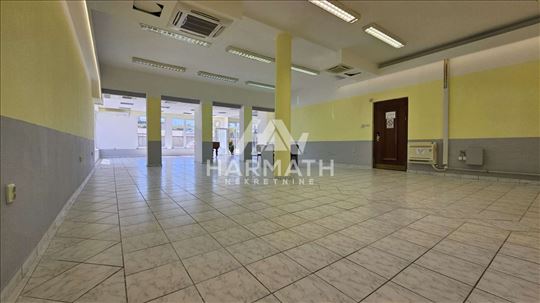 Izdaje se poslovni prostor 141m2, u Jovana Mikića