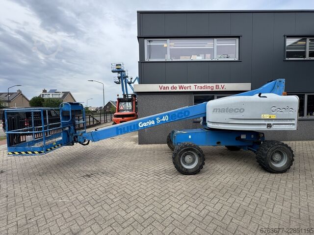 Genie S-40 teleskopska platforma / zglobna dizalica 4x4 DEUTZ DIZEL, radna visina 14,2 m, godina 201
GENIE S-40 Telescoop hoogwerker / boomlift 4x4 DEUTZ DIESEL 14.2M Werkhoogte 2013