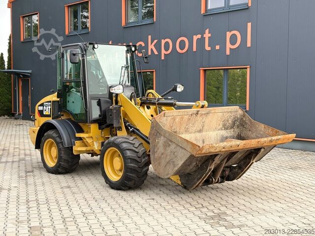 Utovarivač na točkovima
CATERPILLAR 908M Radlader 6,46 Ton