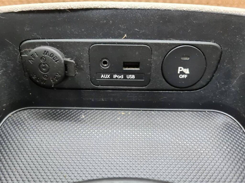 USB AUX KONEKTOR ZA KIA SPORTAGE OD 2010. DO 2015. GOD
