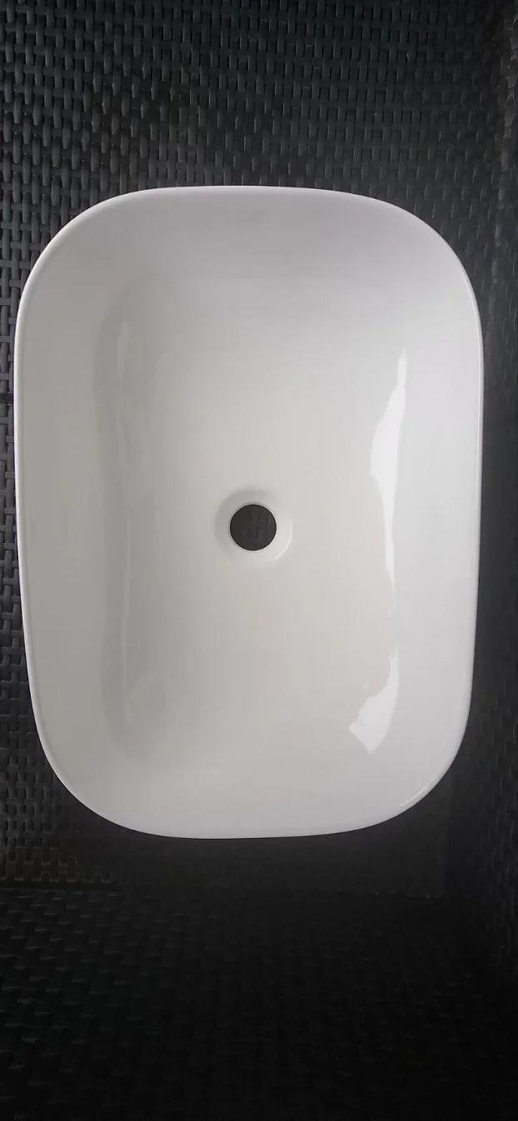 LAVABO SA SLAVINOM | Kao nova, cena za lavabo sa slavinom. Zadnja