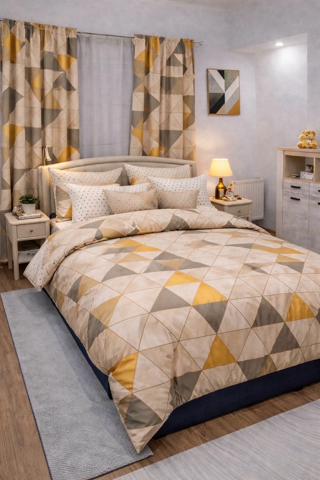 Prelep model za francuski ležaj – komplet sa draperima Opis: -