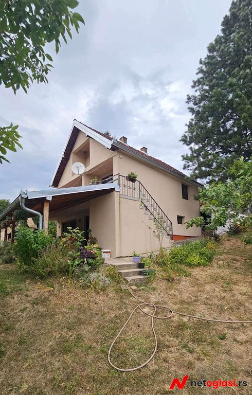 Na prodaju vikend kuca na Banstolu