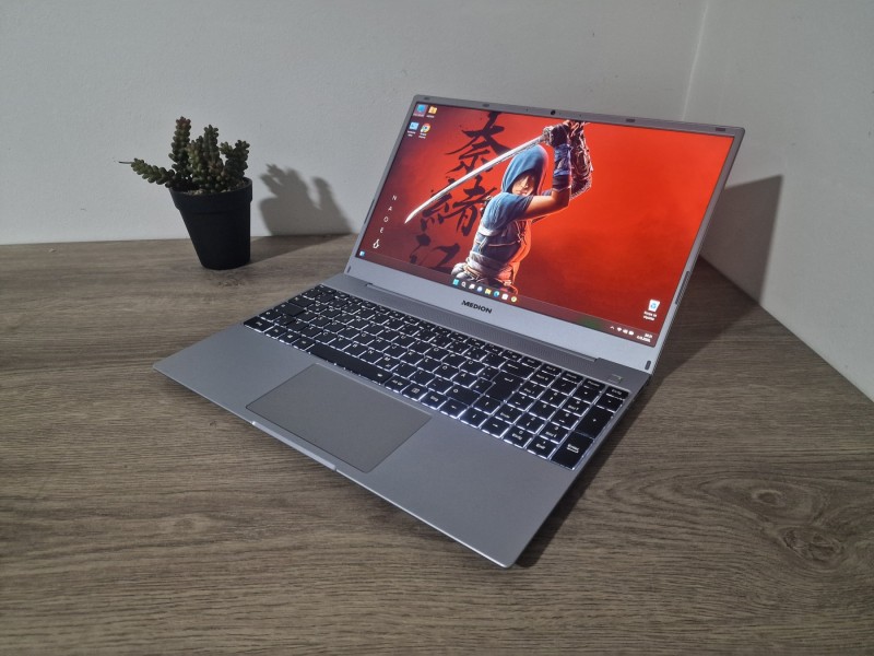 MEDION E15408 - i5-1035G4 - 256GB m.2 - Iris Plus - TOP