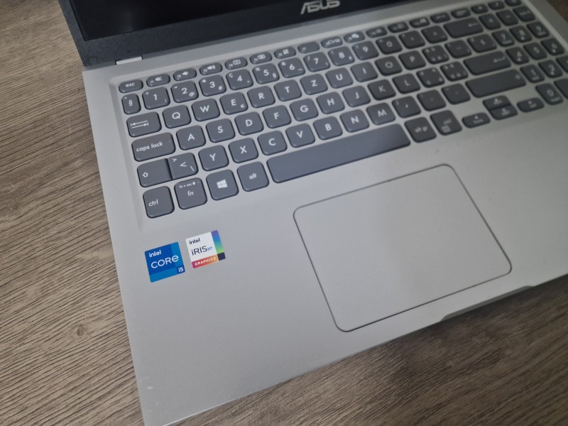 ASUS Vivobook 15 - i5-1135G7 - Intel Iris Xe - 12GB