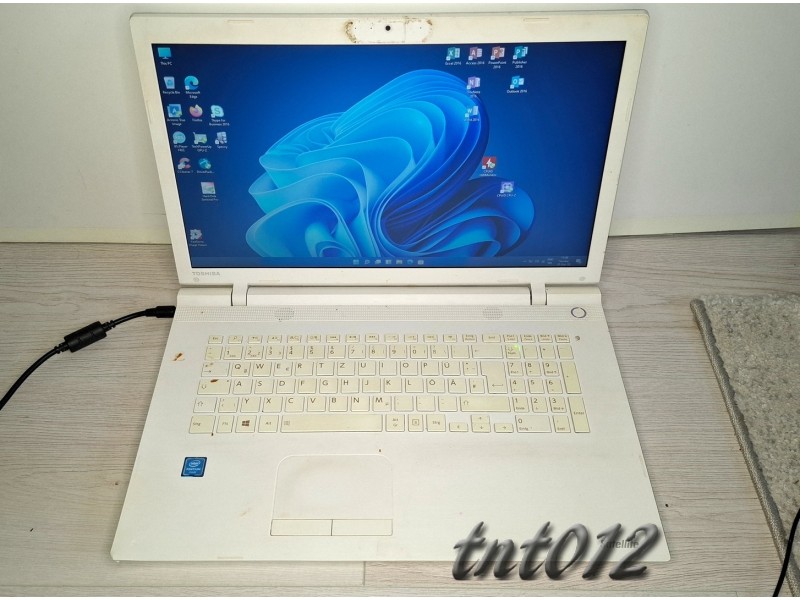 == TOSHIBA C70 = Pentium 3825U= 250Gb= 4Gb= 17,3 HD+ ==