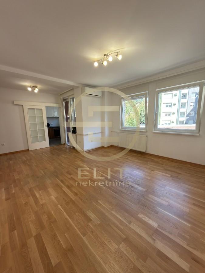 Dvosoban stan za izdavanje, Bulevar Oslobođenja, Novi Sad, 55m², 470 €/mes