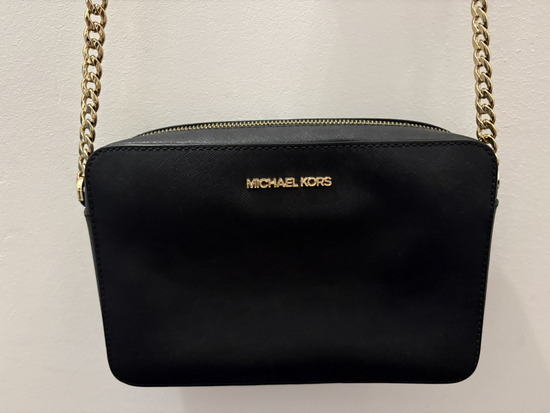 Michael kors crna torbica