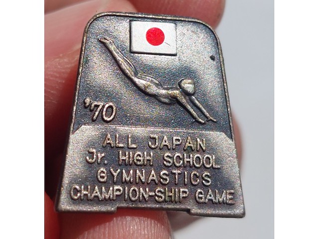 Metalna značka,Pink Bedž 1970 Atletika Japan RARE