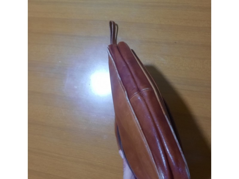Muška kožna torbica za ruku sa kaišem