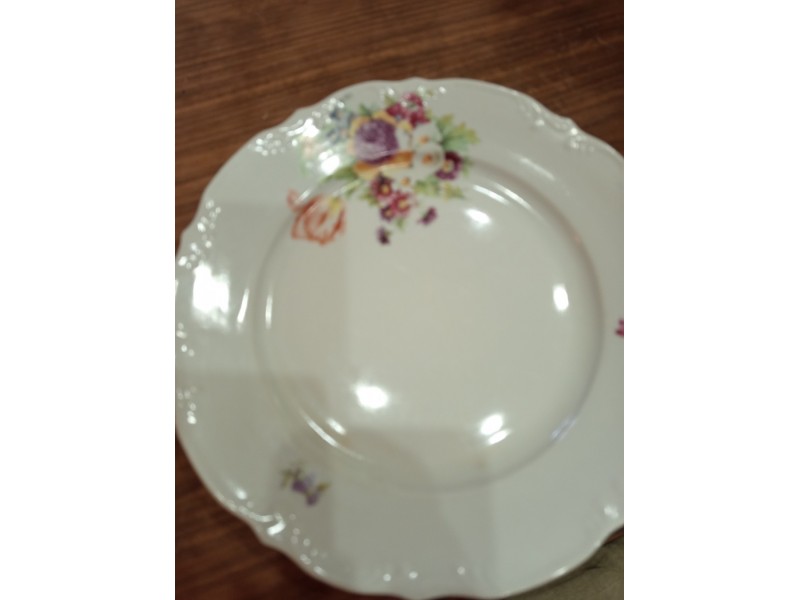 Plitak tanjir porcelan Titov Veles