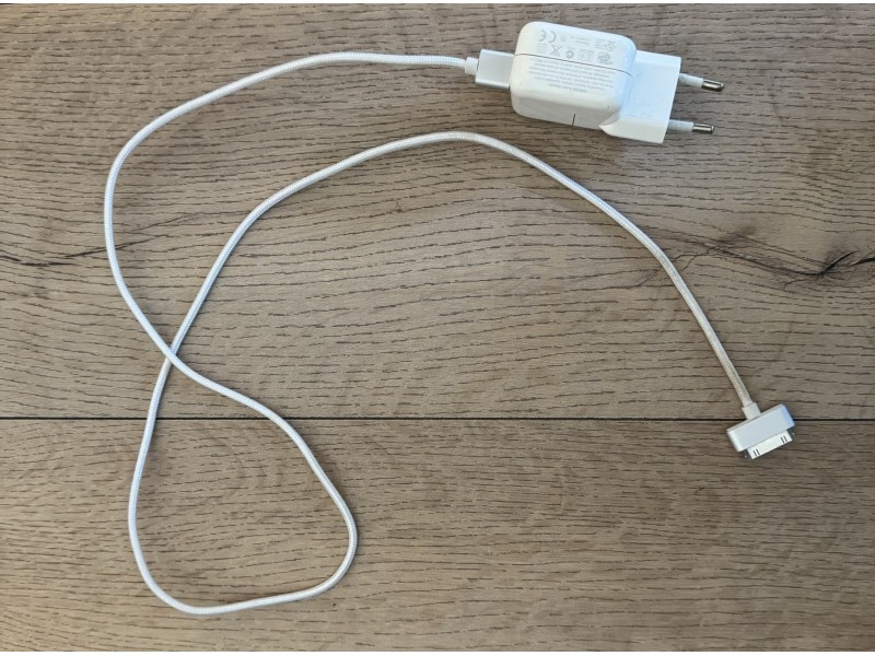 Original Apple 10W USB punjač (Model A1357) sa kablom