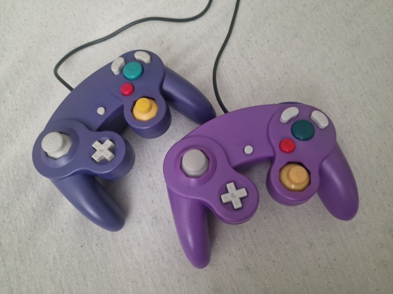 Dva nintendo gamecube,wii dzojstika