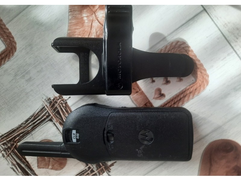 Motorola CLR446 voki-toki sa baterijom i nosačem