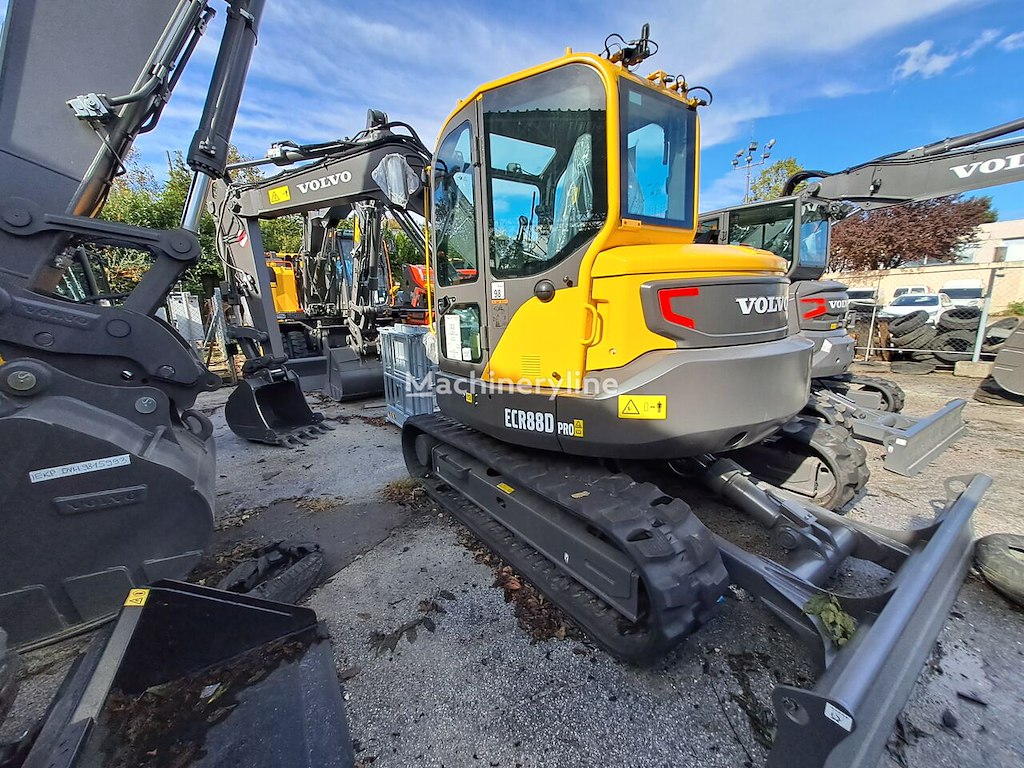 Novi Volvo ECR88D mini bager