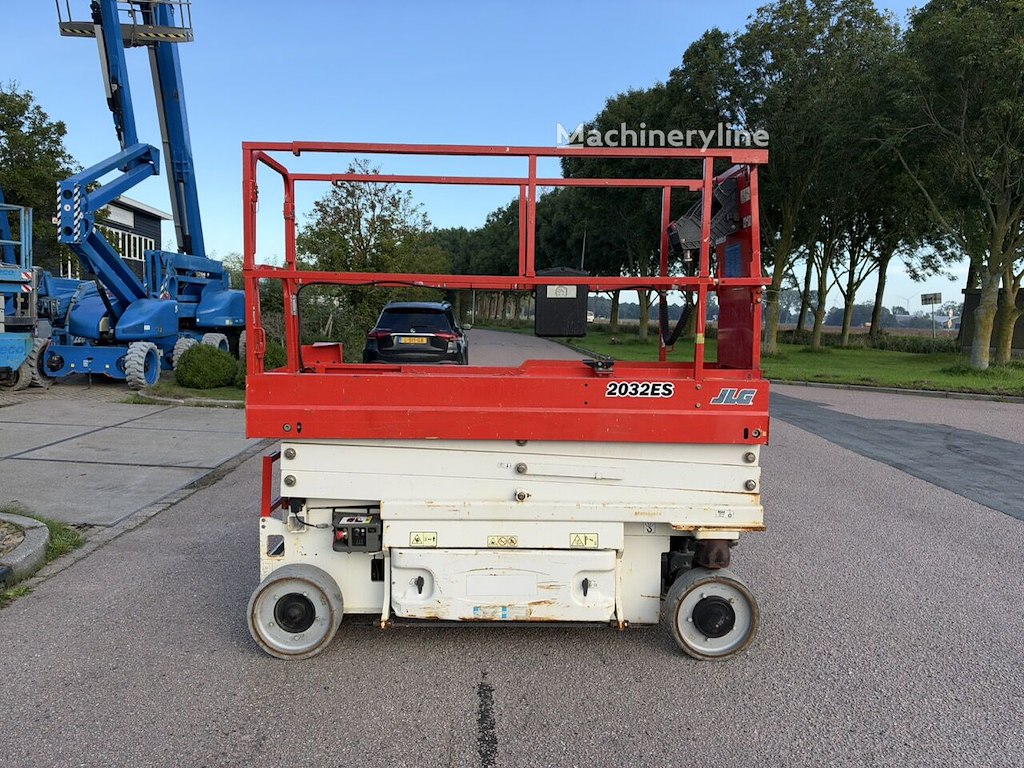 JLG 2032 es makazasta platforma