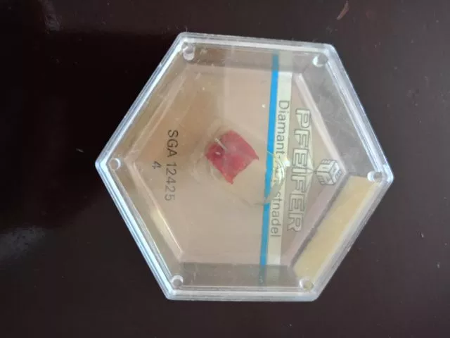 PRODAJEM GRAMOFONSKU IGLU