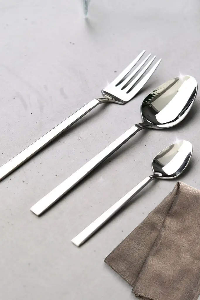Hermia Set pribora za jelo, 18 komada, Srebrne boje