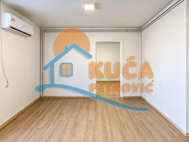 Izdaje se odličan poslovni prostor u centru,68m2