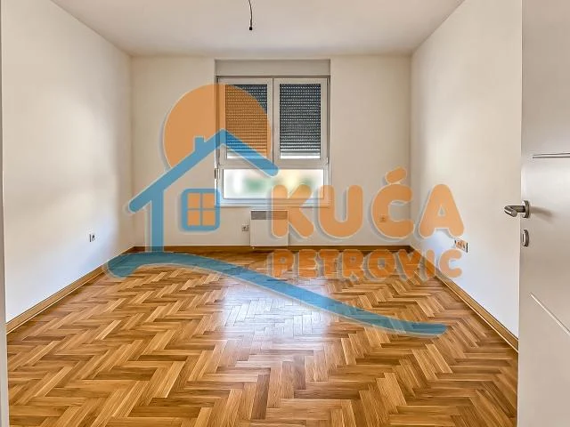 Izdaje se odličan poslovni prostor na Panteleju, 52m2