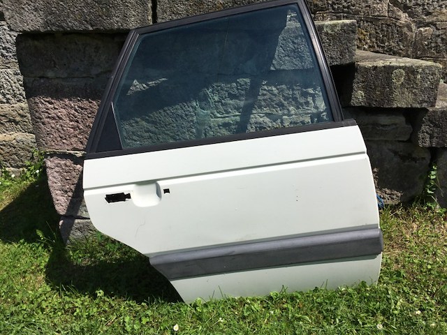 Vrata za passat b3 bele boje